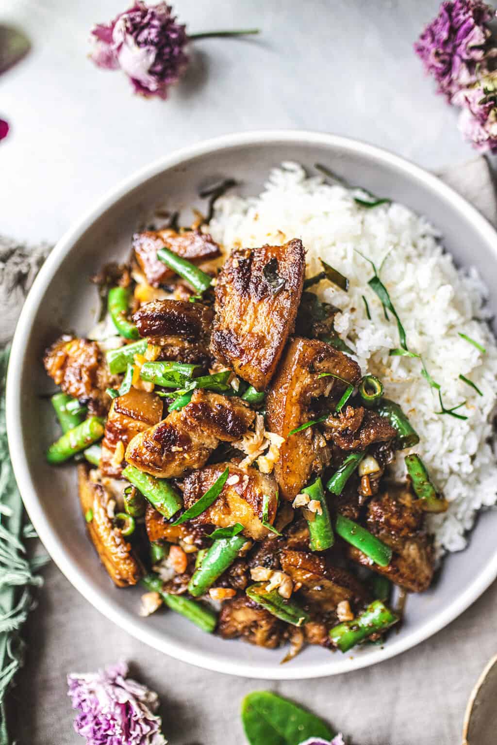 Pad Prik Khing Recipe with Pork Belly - Simply Suwanee