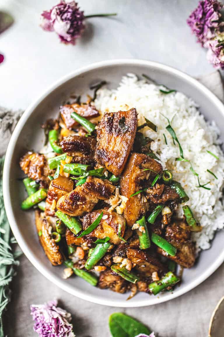 Pad Prik Khing Recipe with Pork Belly - Simply Suwanee