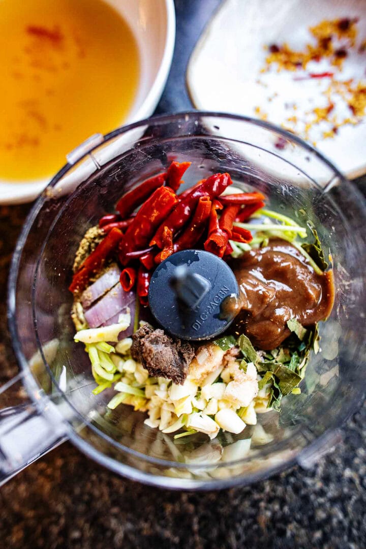 Tom Yum Paste Recipe (2 Easy Methods!) - Simply Suwanee