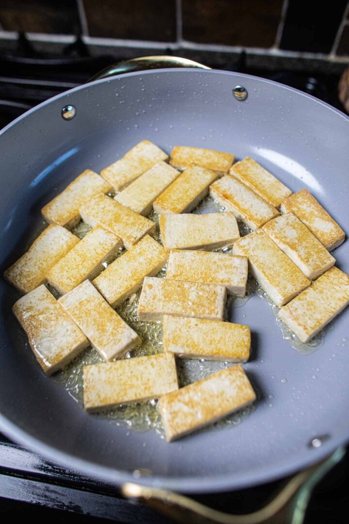 Spicy Thai Black Pepper and Garlic Tofu - Simply Suwanee