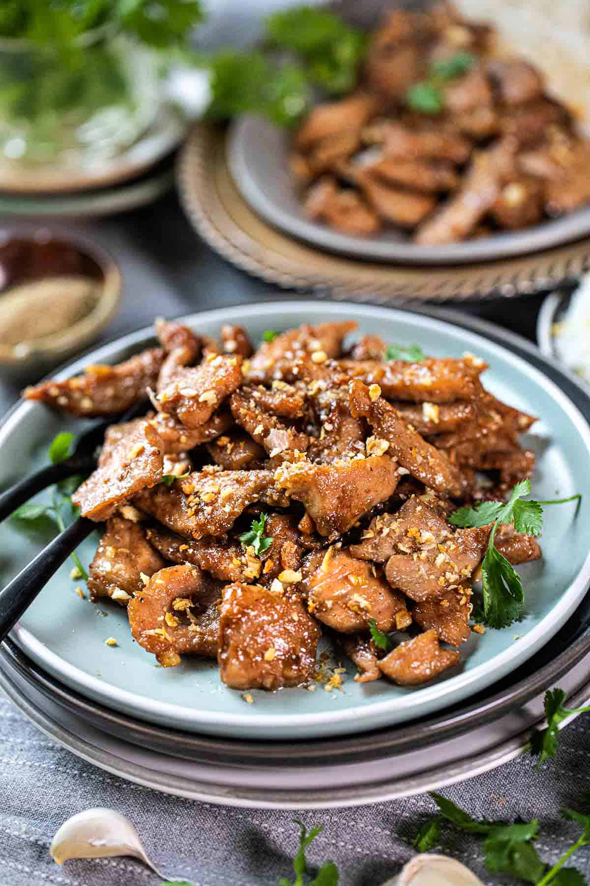 Pad Kratiem (Thai Garlic Pork Stir-Fry) - Simply Suwanee
