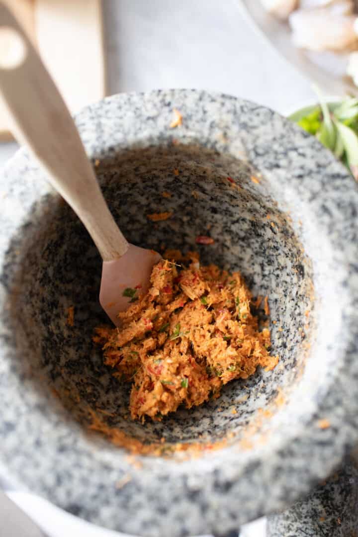 Pad Cha Talay (Thai Spicy Seafood Stir Fry Recipe) - Simply Suwanee
