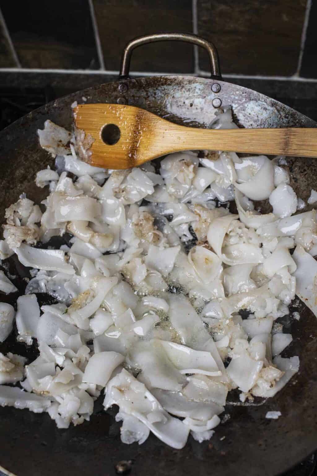 Kuay Tiew Kua Gai Thai Rice Noodles with Chicken - Simply Suwanee