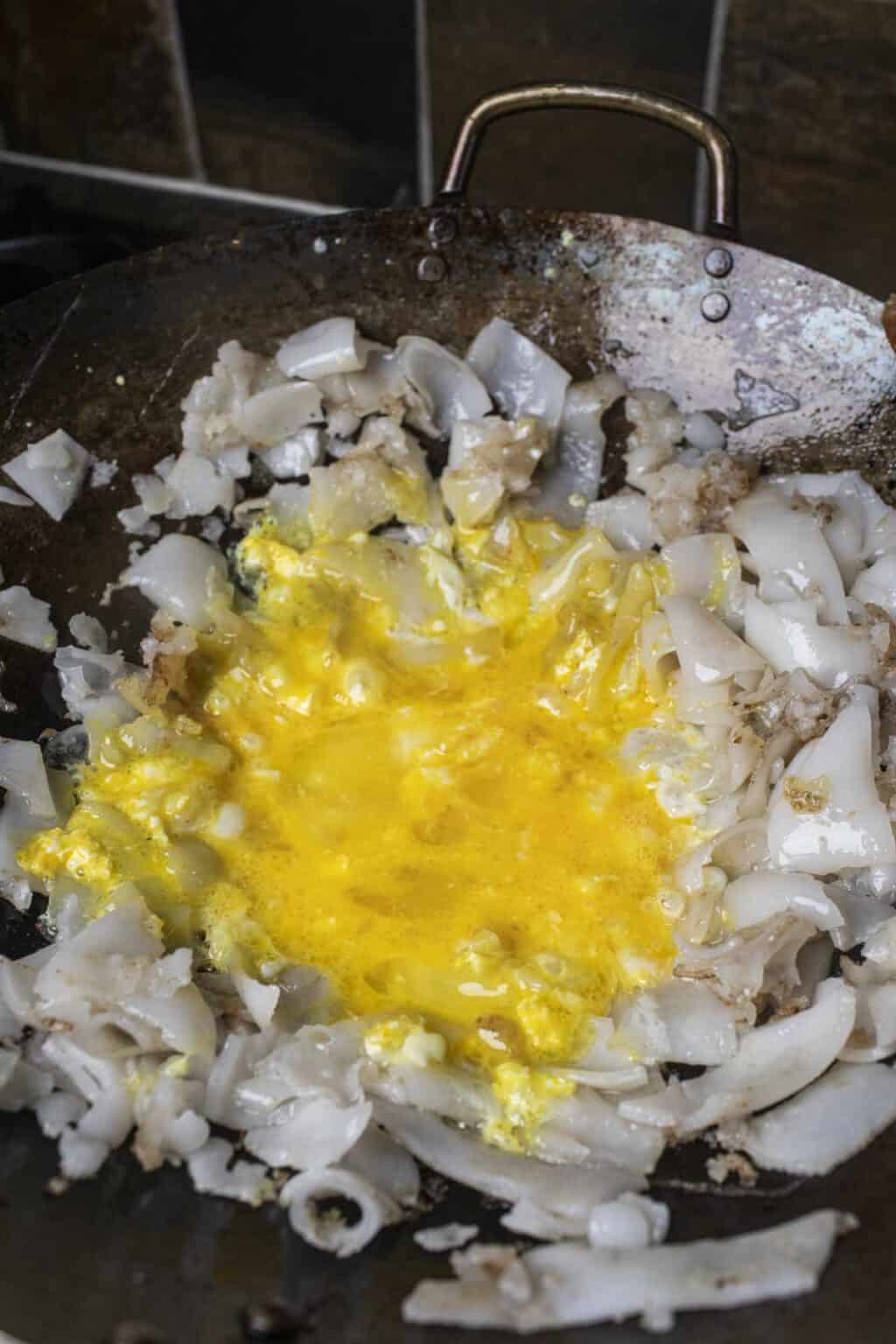 Kuay Tiew Kua Gai Thai Rice Noodles with Chicken - Simply Suwanee