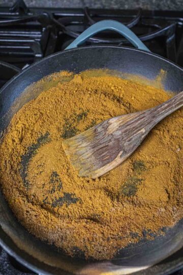 Easy Yellow Curry Powder - Simply Suwanee