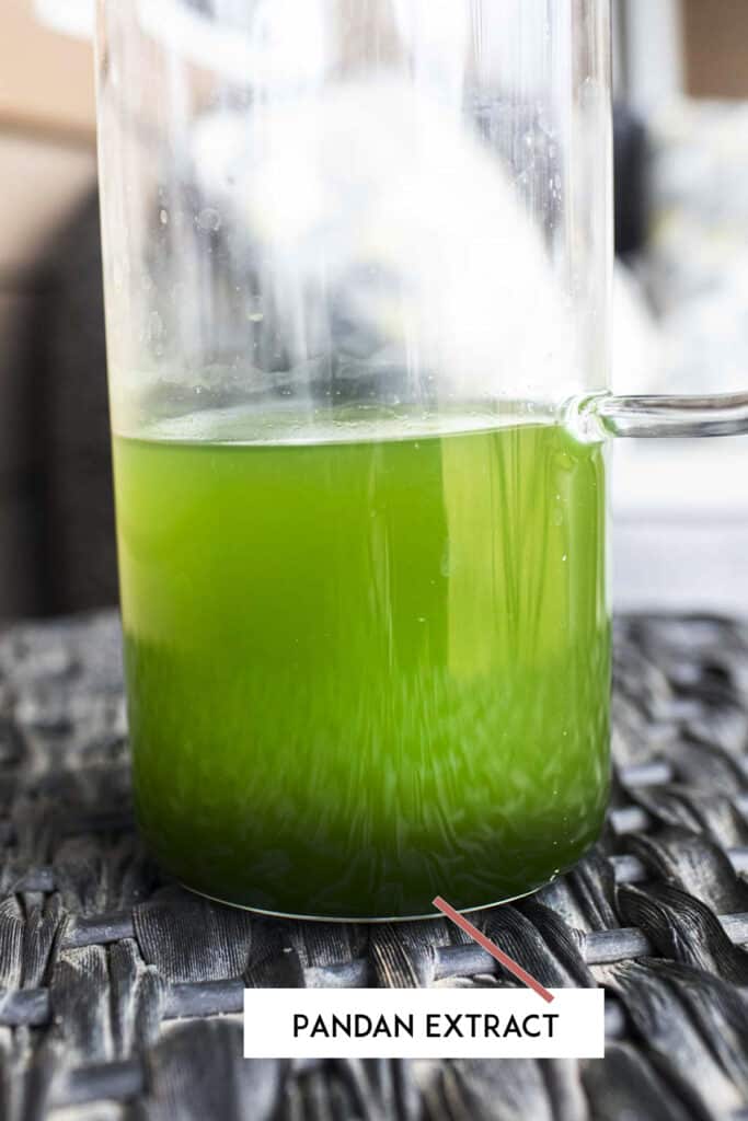 How to Make Pandan Juice and Pandan Extract - Simply Suwanee
