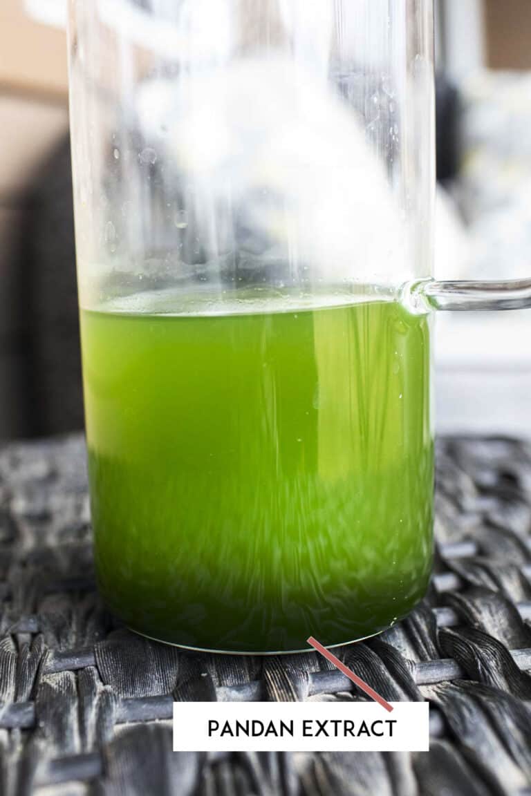 How to Make Pandan Juice and Pandan Extract - Simply Suwanee