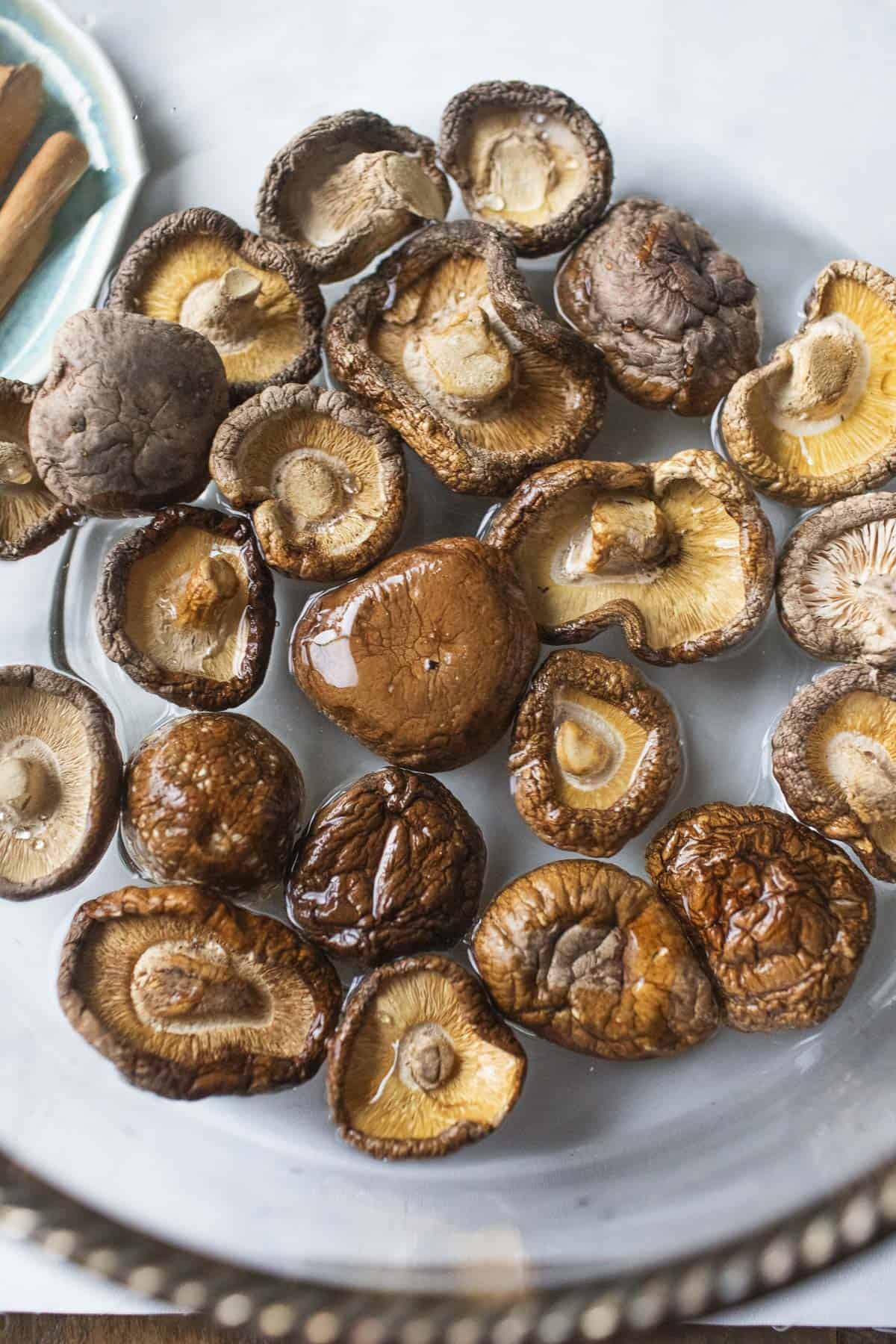 Khao Kha Moo (Thai Braised Pork Leg) - Simply Suwanee