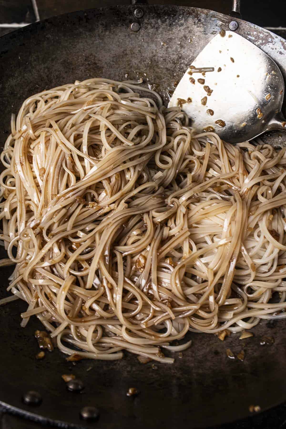 Kua Mee (Pad Lao) - Simply Suwanee